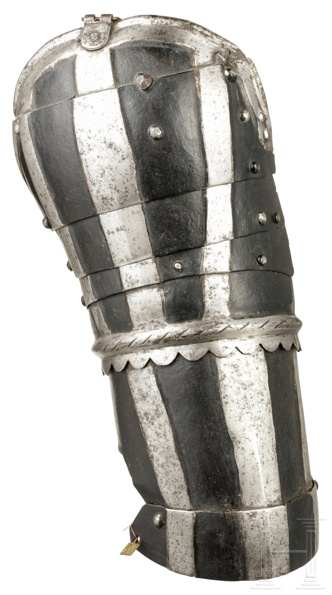 A German black and white pauldron, late 16th century | Barnebys