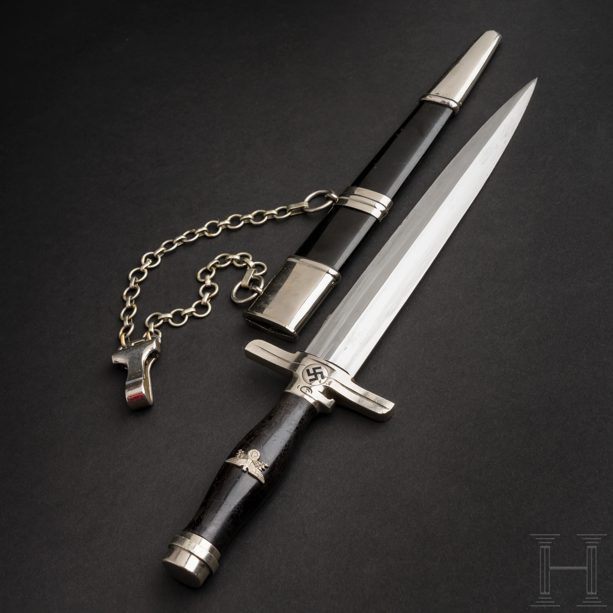 An M 39 dagger for commanders of the Postschutz, with chain hanger ...