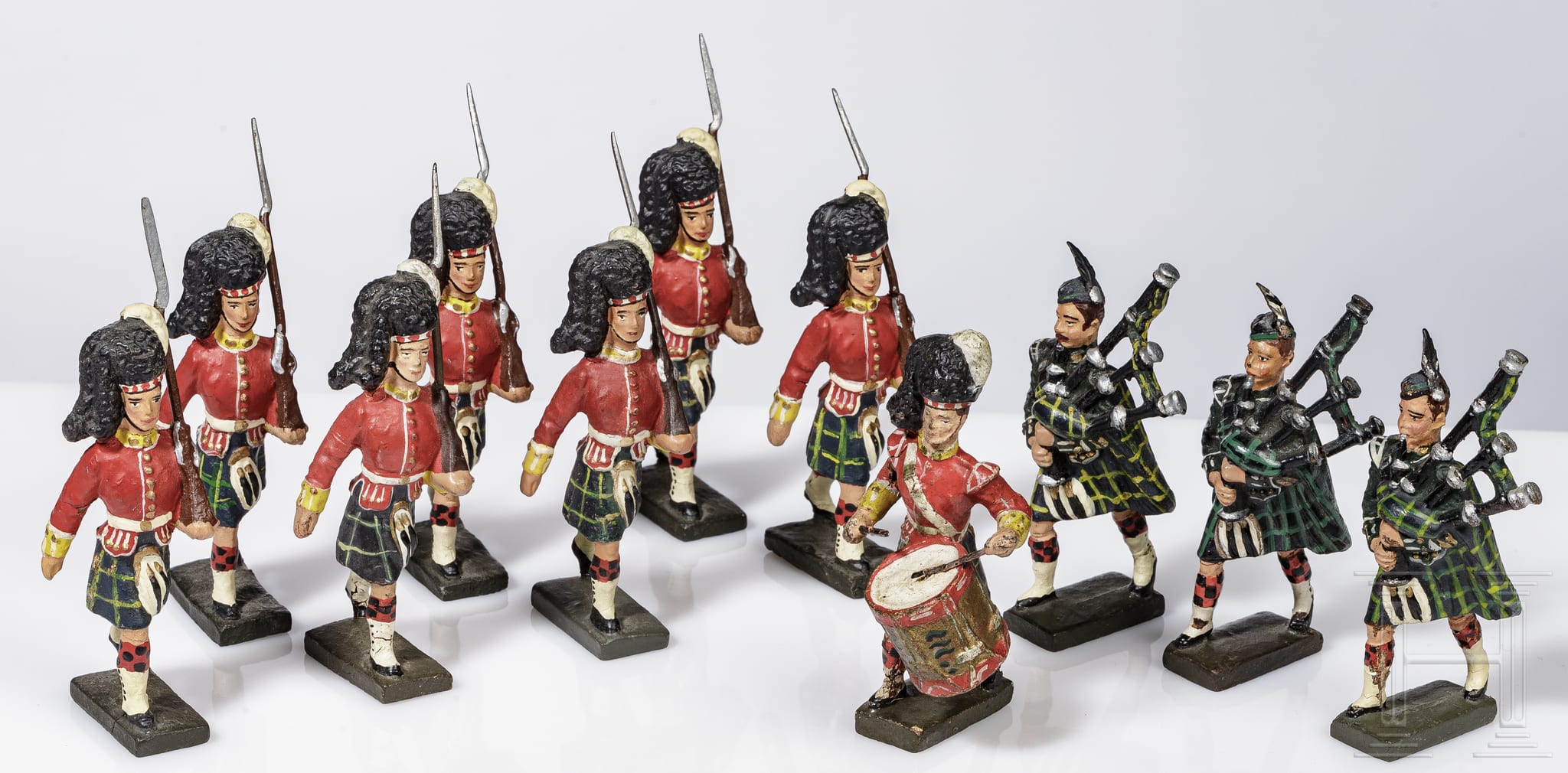 Eleven Lineol marching Scottish soldiers with drummer and bagpiper ...
